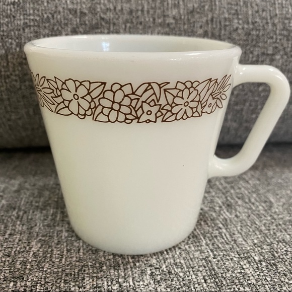 Pyrex | Kitchen | Vintage Pyrex Woodland Brown Milk Glass D Handle ...